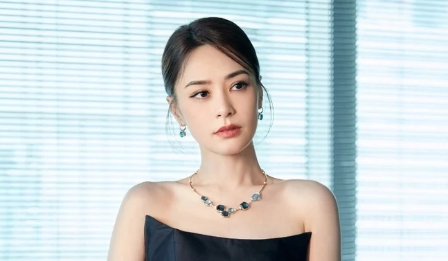 Nữ diễn viên nổi tiếng hẹn hò đàn em kém 19 tuổi, lộ hàng loạt tình tiết bất ngờ