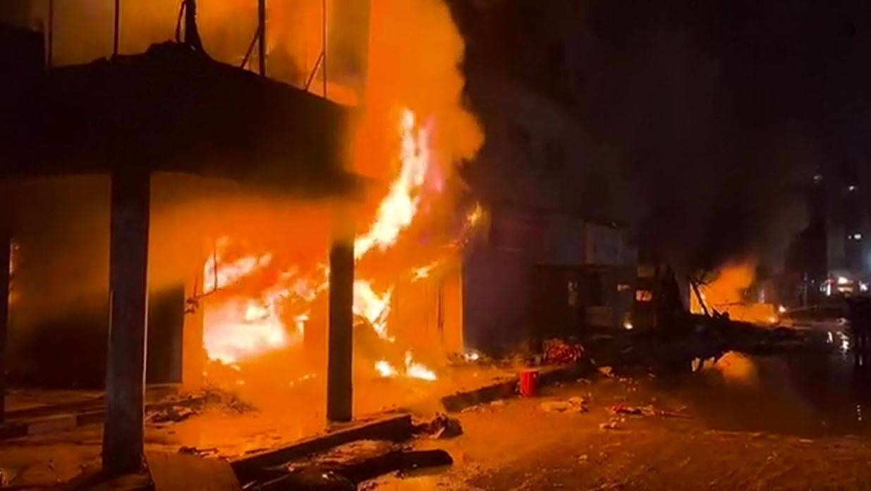 Cháy trung tâm mua sắm, 6 người tử vong, 20 người bị thương