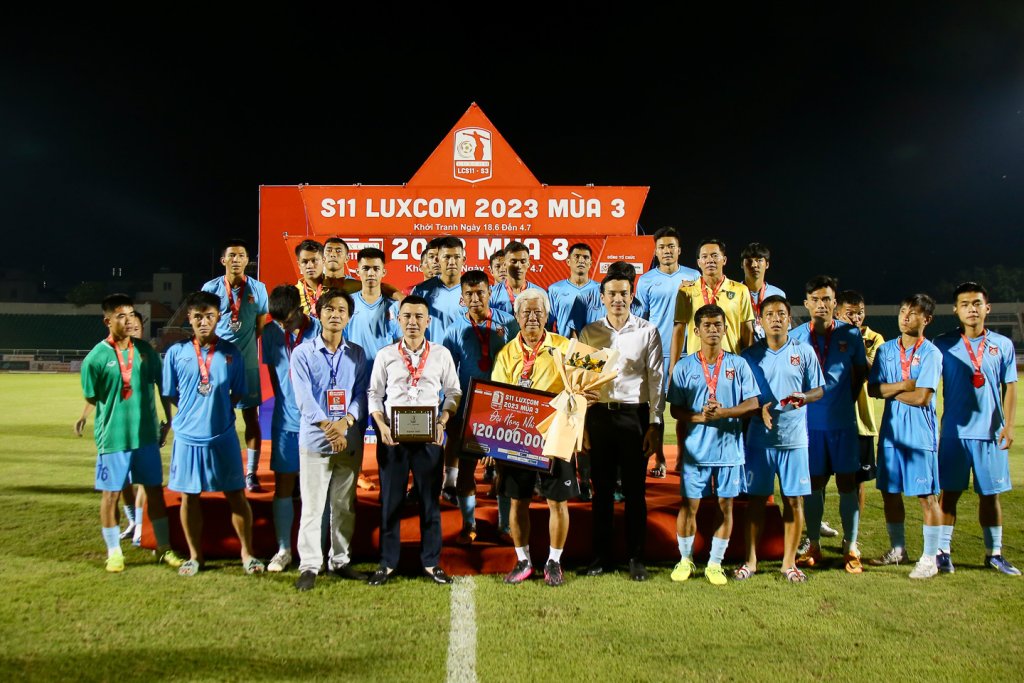 Thắng kịch tính Định Hướng FC, Luxcom FC lên ngôi tại S11 Luxcom 2023