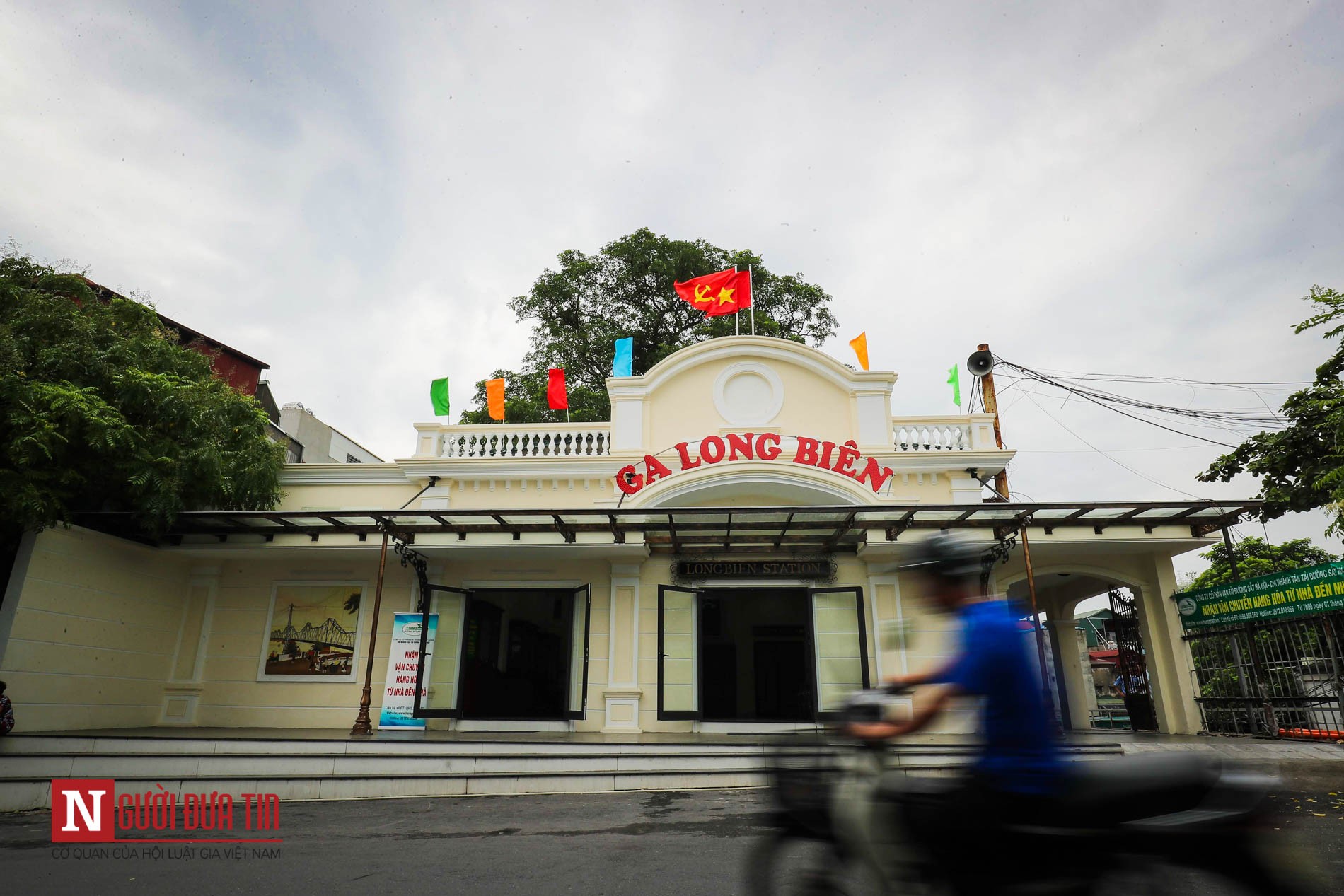 Ngỡ ngàng trước diện mạo mới của ga Long Biên