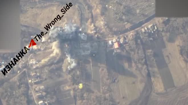 Khoảnh khắc bom lượn nặng 3 tấn của Nga làm nổ tung cầu đường bộ, chặn đường rút lui của Ukraine ...