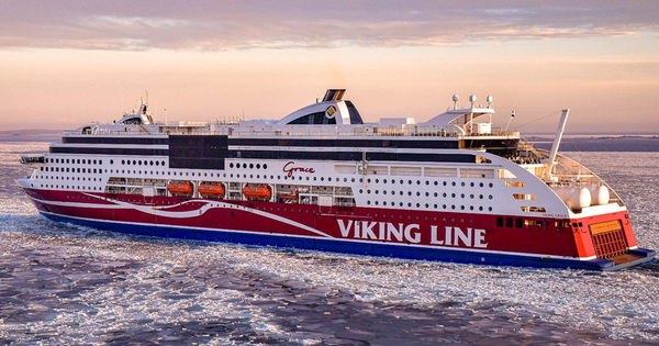 Cận cảnh phà chạy điện chở khách lớn nhất thế giới Viking Helios