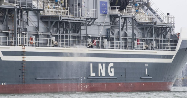 Khách hàng lớn nhất của LNG Nga ở châu Âu cảnh giác trước kế hoạch của EU