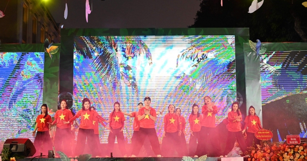 Bữa Tiệc Zumba đặc Sắc Trên Phố đi Bộ Kỷ Niệm Abaila Dance Fitness Tròn