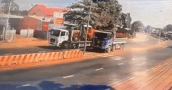 Clip: Xe ben đâm dải phân cách, cột đèn đổ xiên qua cửa kính ô tô con