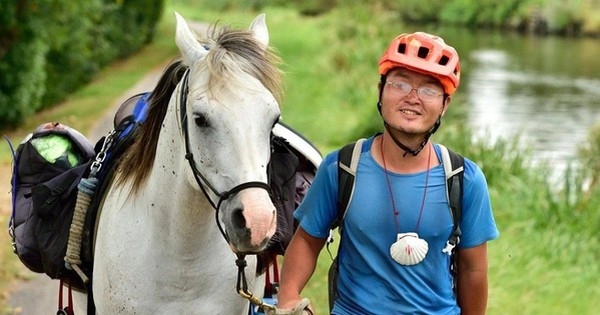 Người đàn ông cưỡi ngựa từ châu Âu về Trung Quốc gặp sự cố bất ngờ