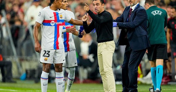 Jules Kounde đòi hỏi chính đáng, Xavi cũng bó tay