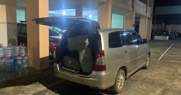 Cuộc truy đuổi xe ô tô 7 chỗ chở thuốc lá lậu như “phim”