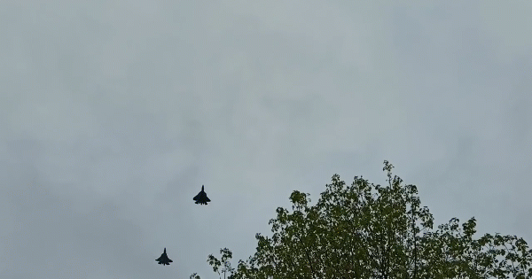 Clip: Kinh hoàng tiếng rít của Su-57 khi sải cánh trên bầu trời